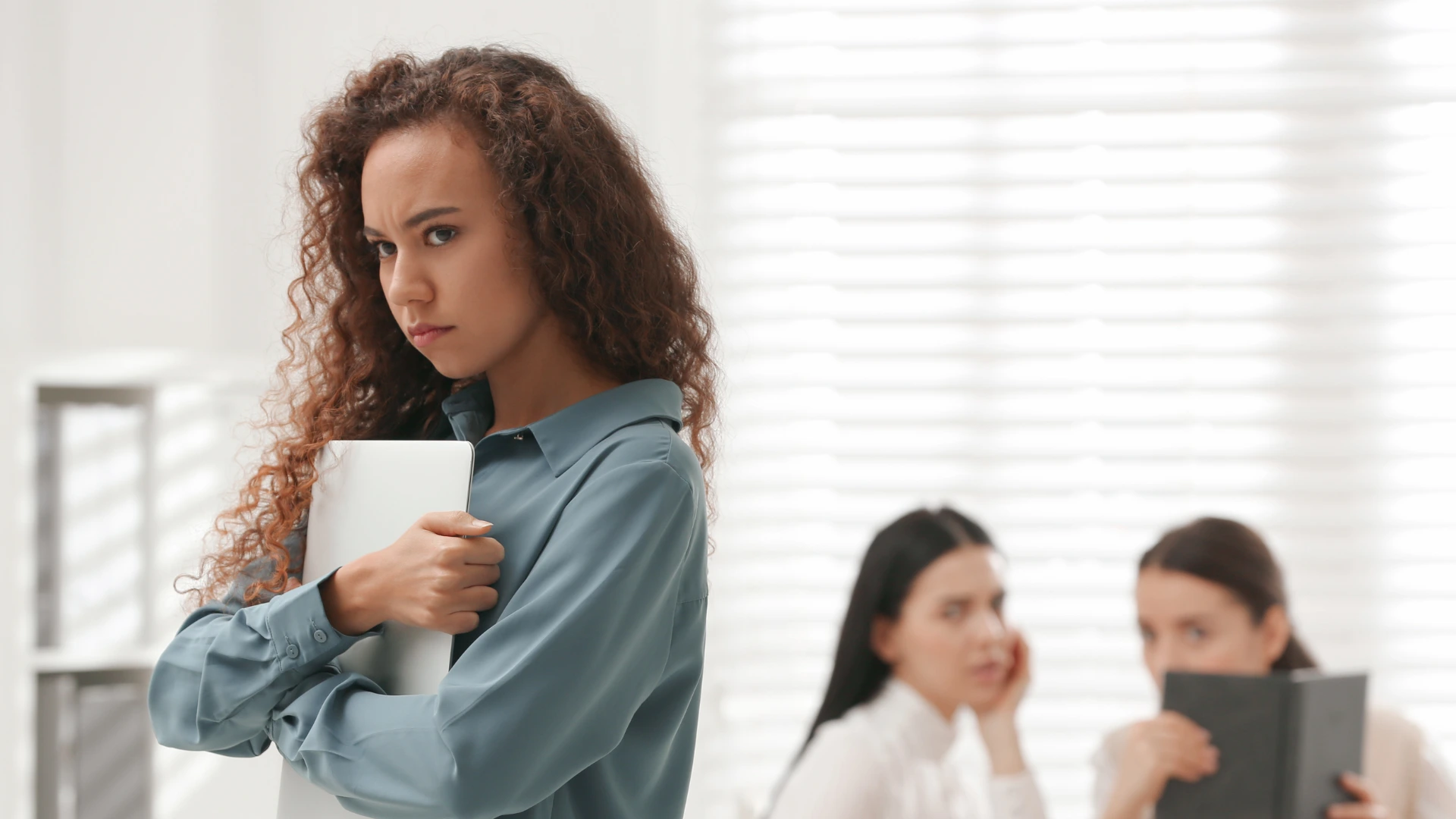 Micro-agressions au travail : comment les reconnaître et les combattre